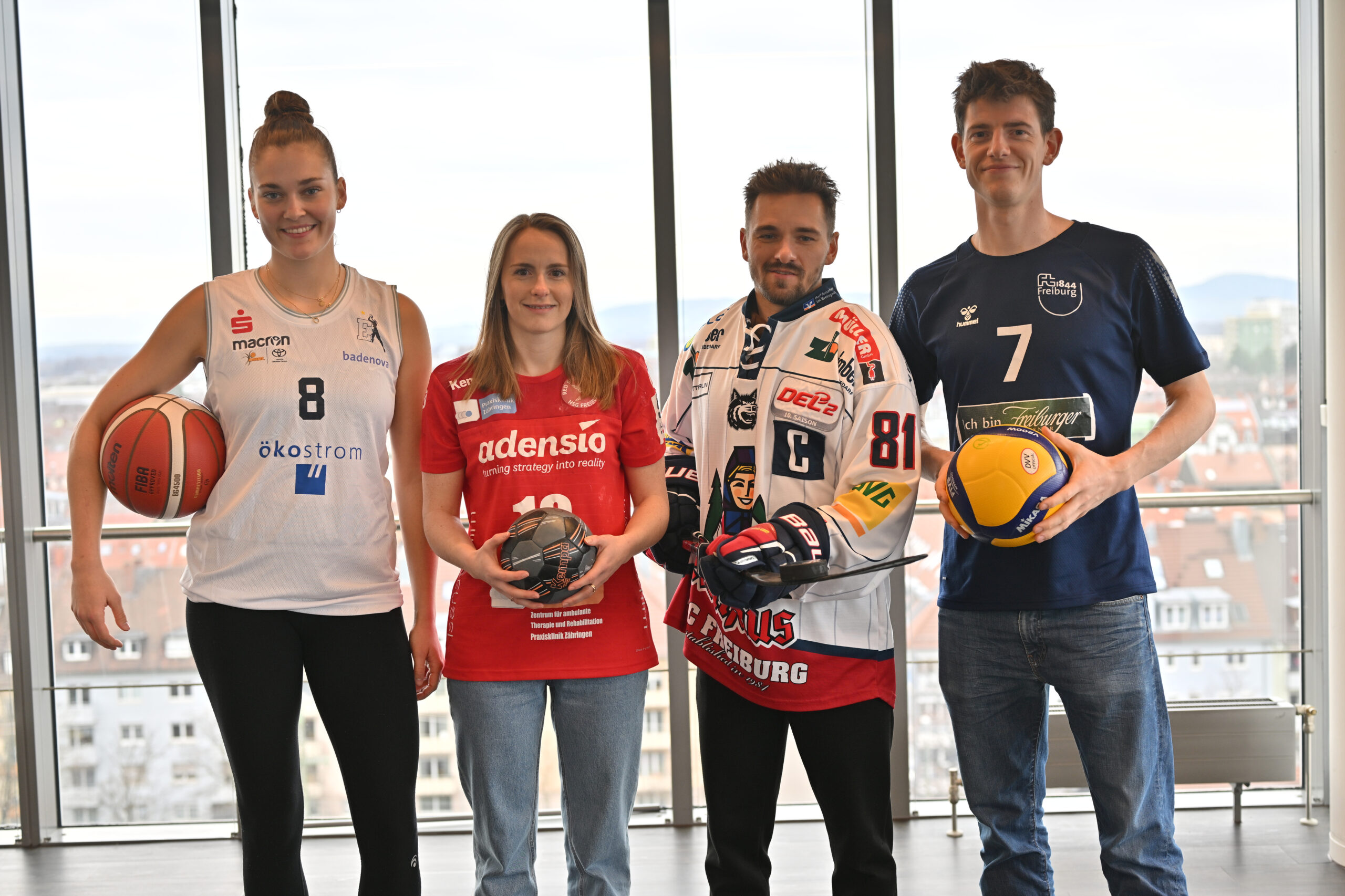 GROSSE SPIELE IN FREIBURG - RedSparrows